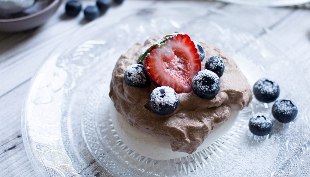 Postre de San Valentín: Pavlova con crema de chocolate - Cravings Journal