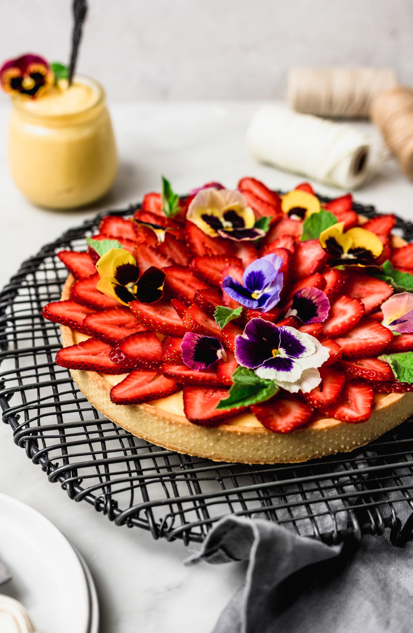 Tarta de crema pastelera con fresas o frutillas - Cravings Journal