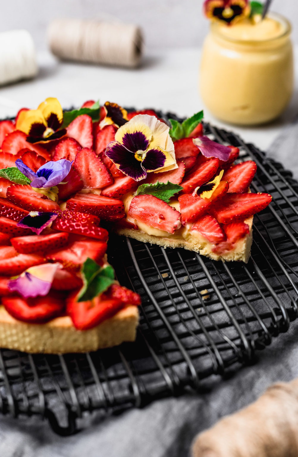 Tarta de crema pastelera con fresas o frutillas - Cravings Journal