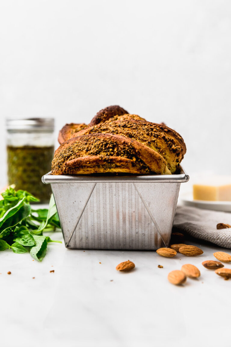 Pan con pesto trenzado - Cravings Journal