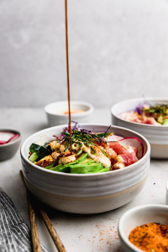 Poke bowl con salsa acevichada - Cravings Journal