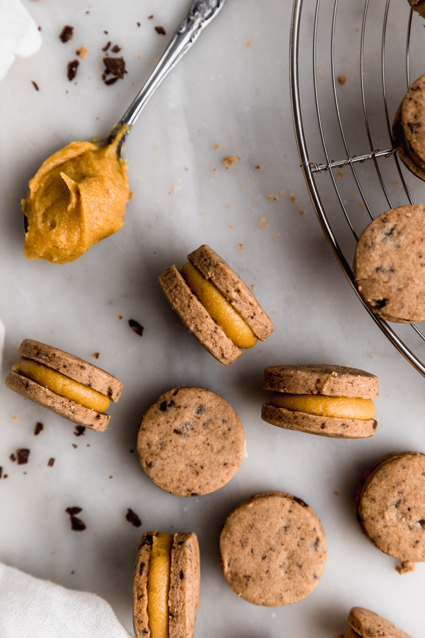 Alfajores con chocolate y manjar blanco de lúcuma - Cravings Journal