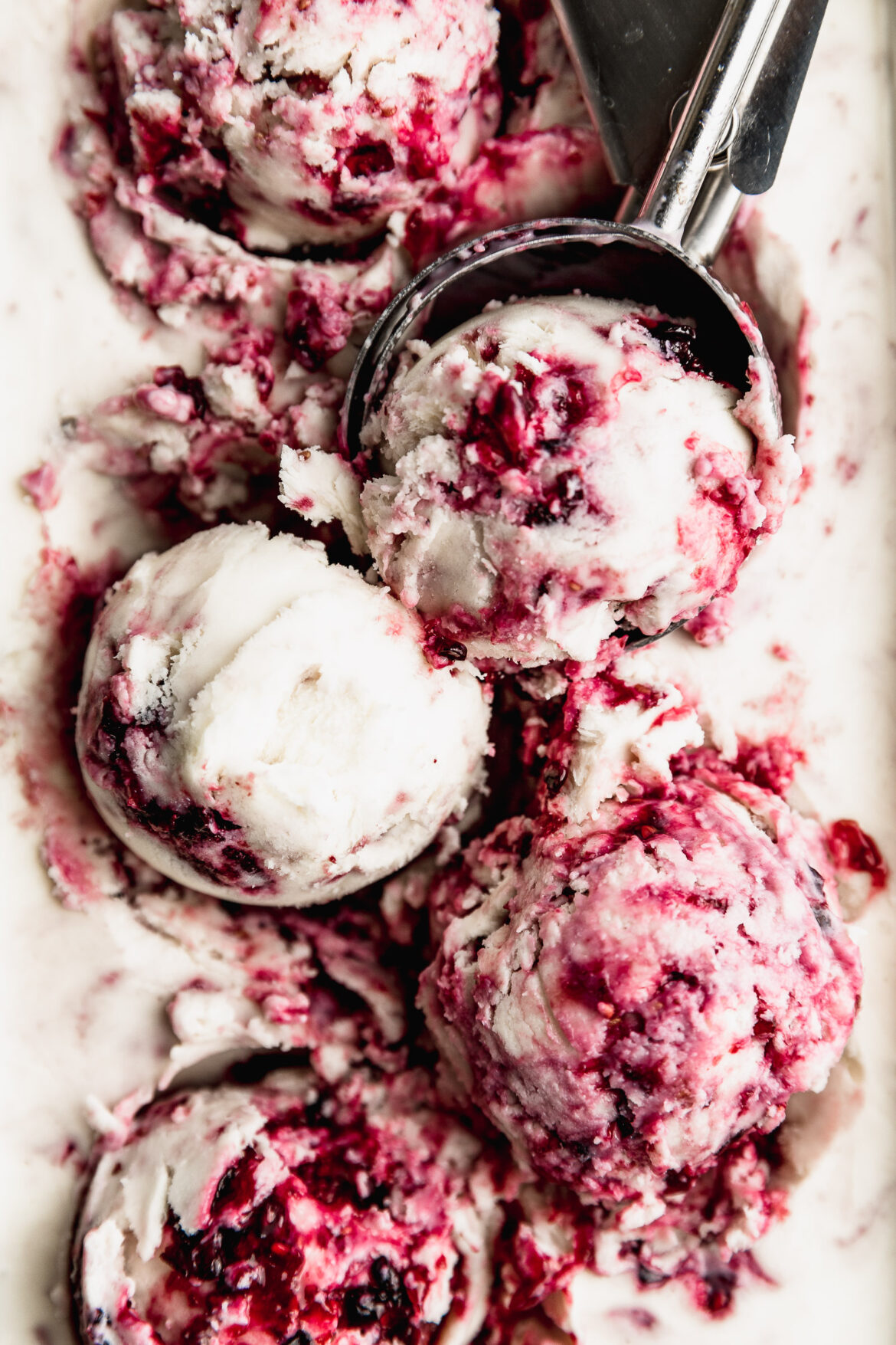 Helado de Yogurt y frutos rojos (sin máquina de helado) - Cravings Journal