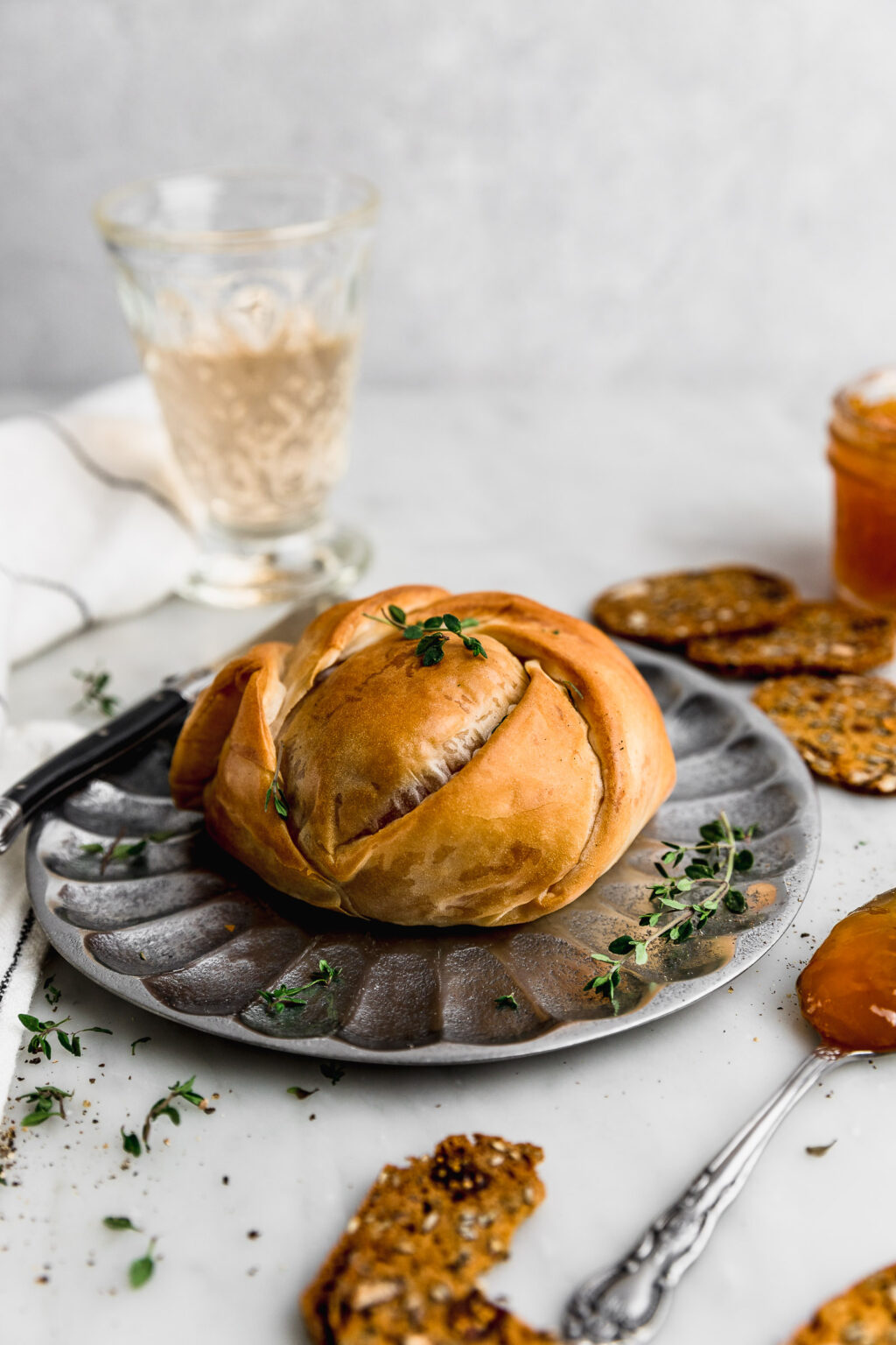 Brie envuelto en masa filo en Air Fryer - Cravings Journal