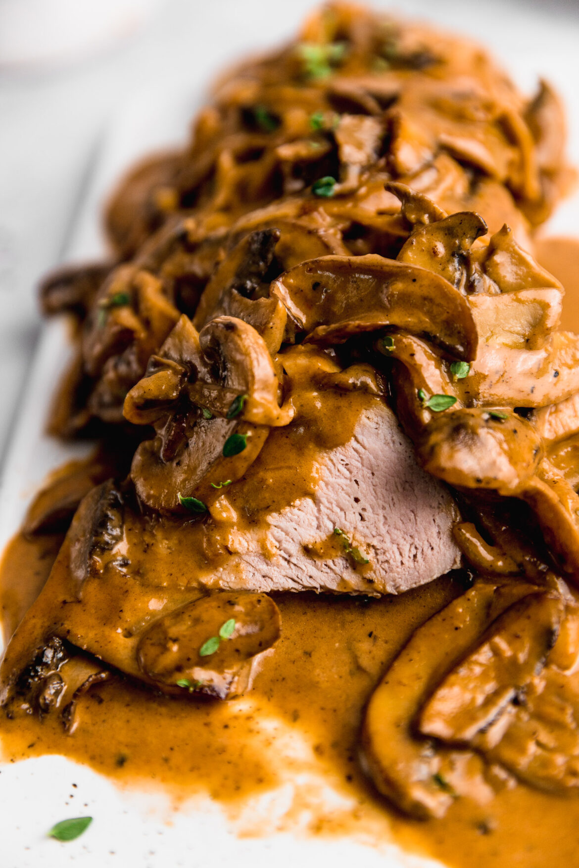 Chancho en salsa de champiñones y cebolla - Cravings Journal