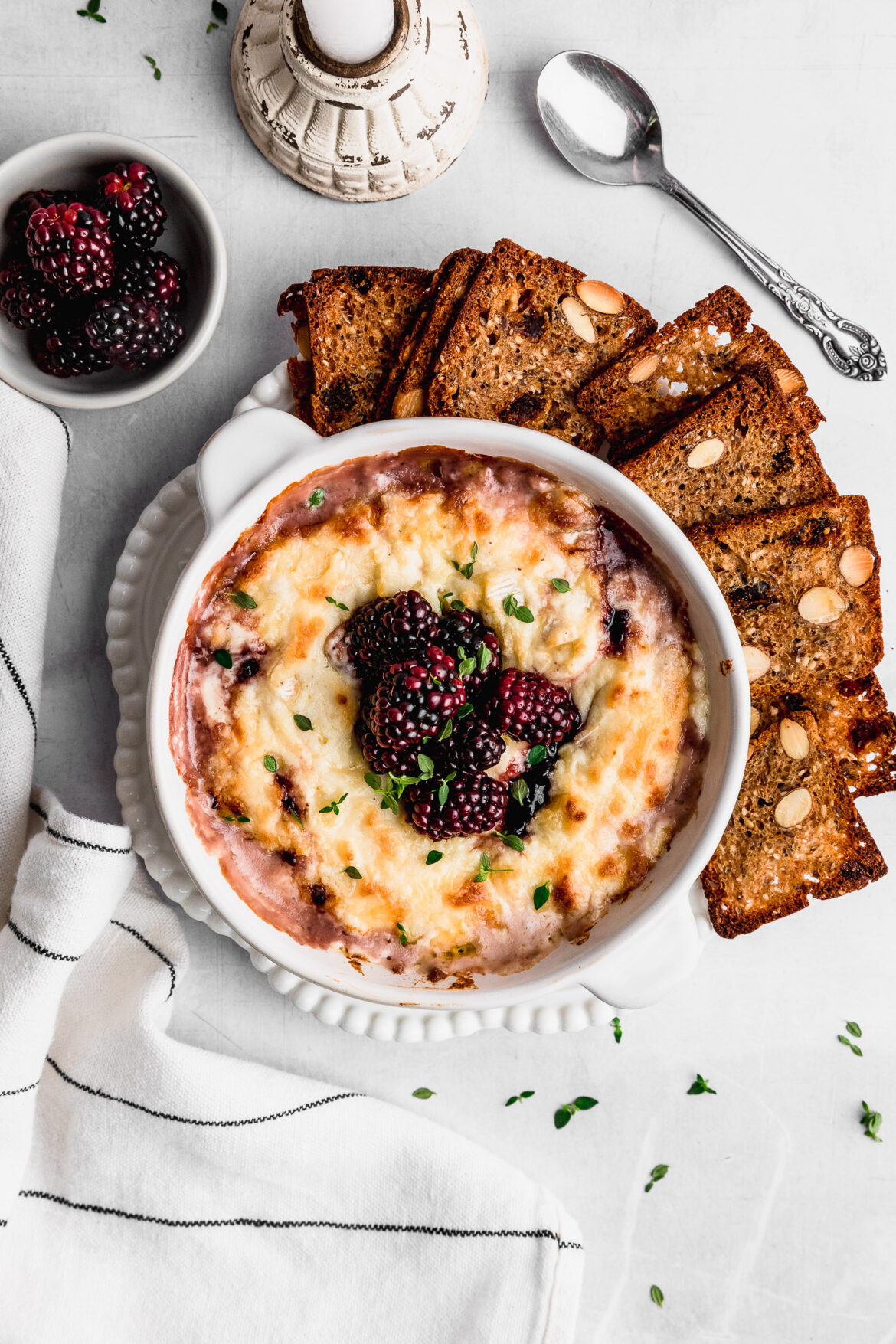 Dip de queso Brie caliente - Cravings Journal