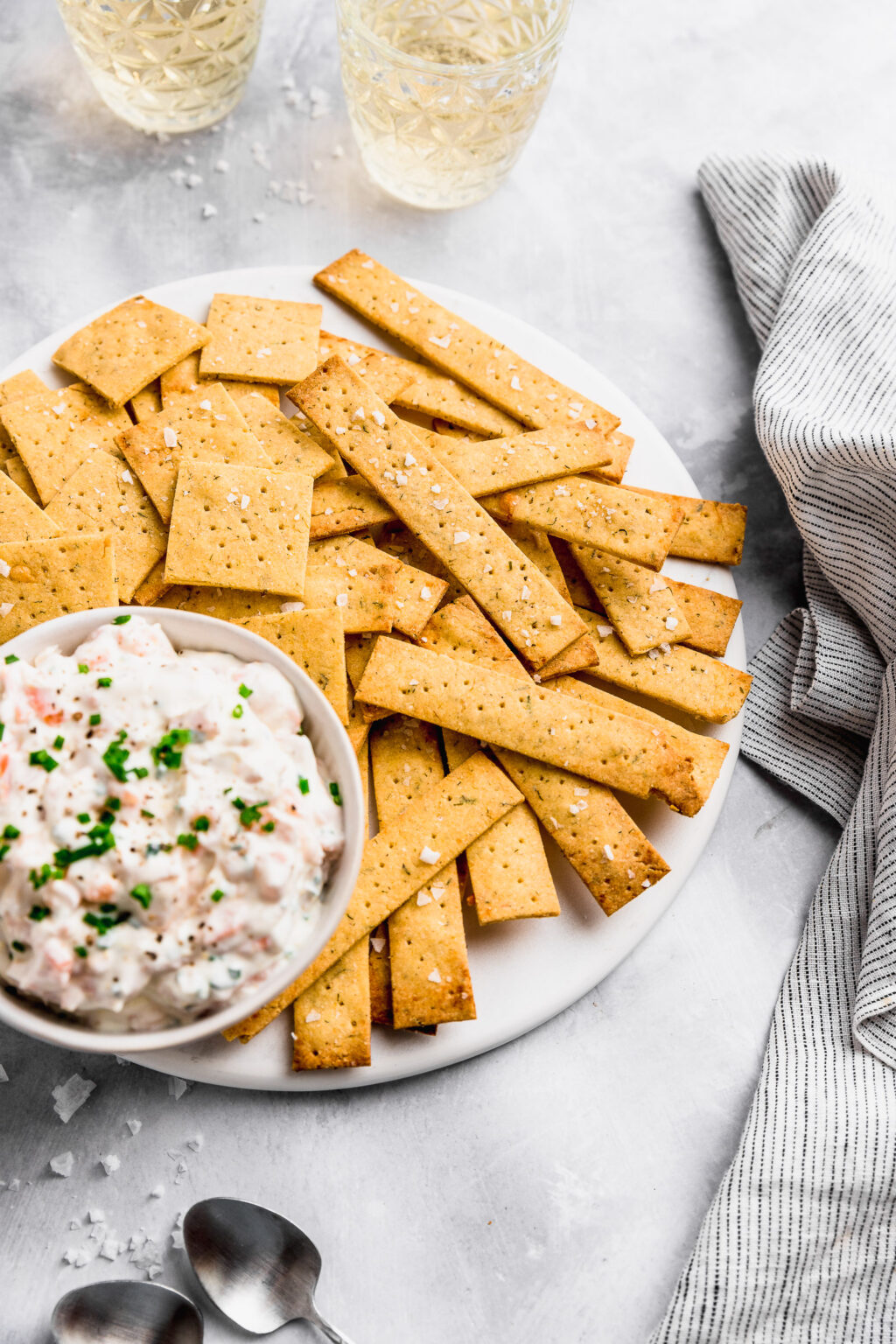 Crackers de maíz con dip de salmón ahumado - Cravings Journal