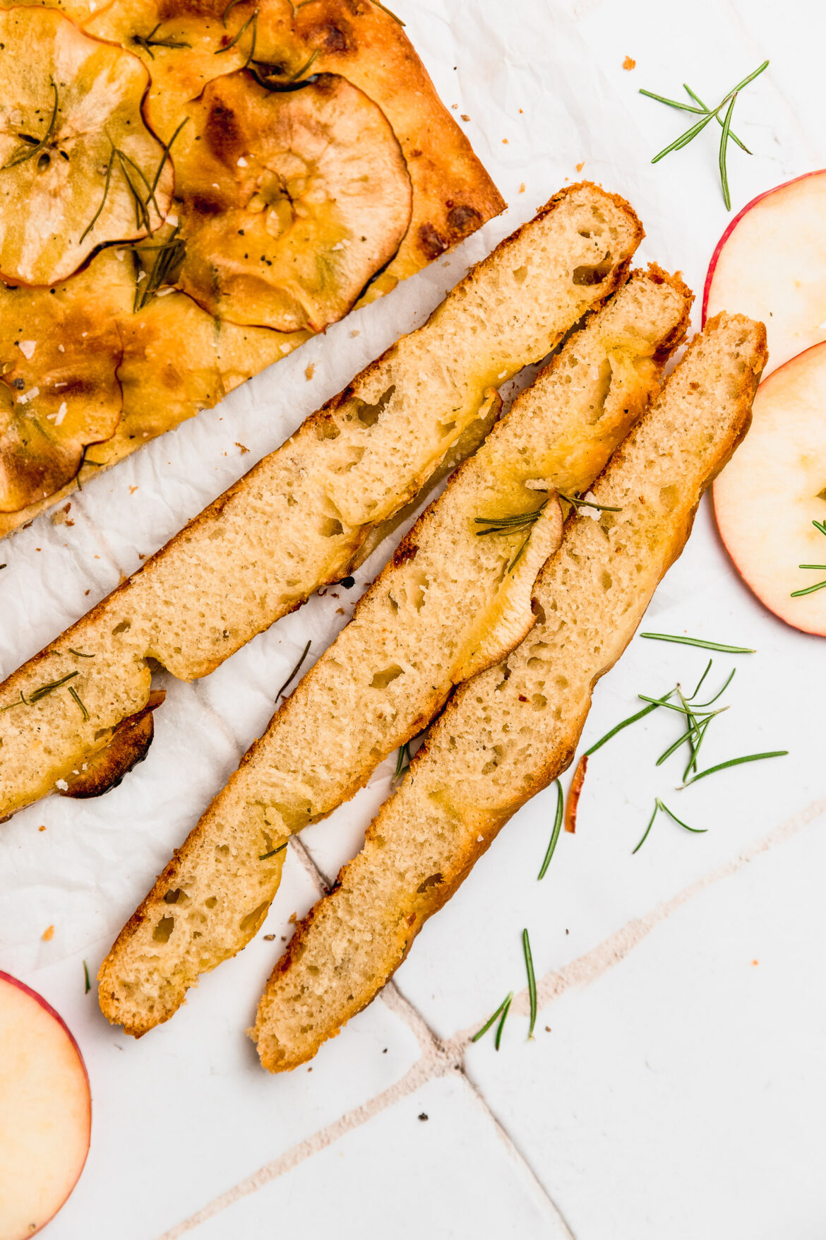 Focaccia con manzana y romero - Cravings Journal