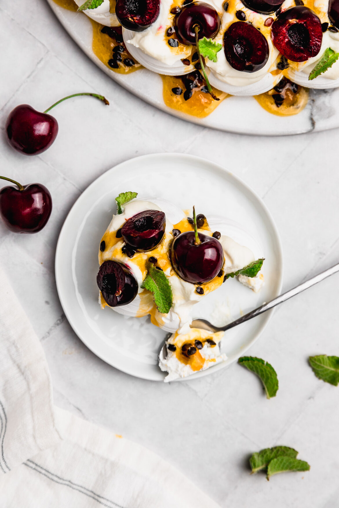 Corona de Pavlova con Salsa de Maracuyá - Cravings Journal
