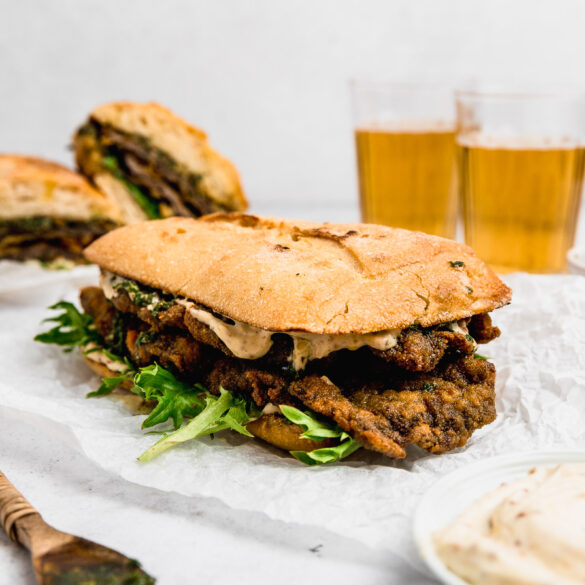Sandwich de milanesa con chimichurri - Cravings Journal