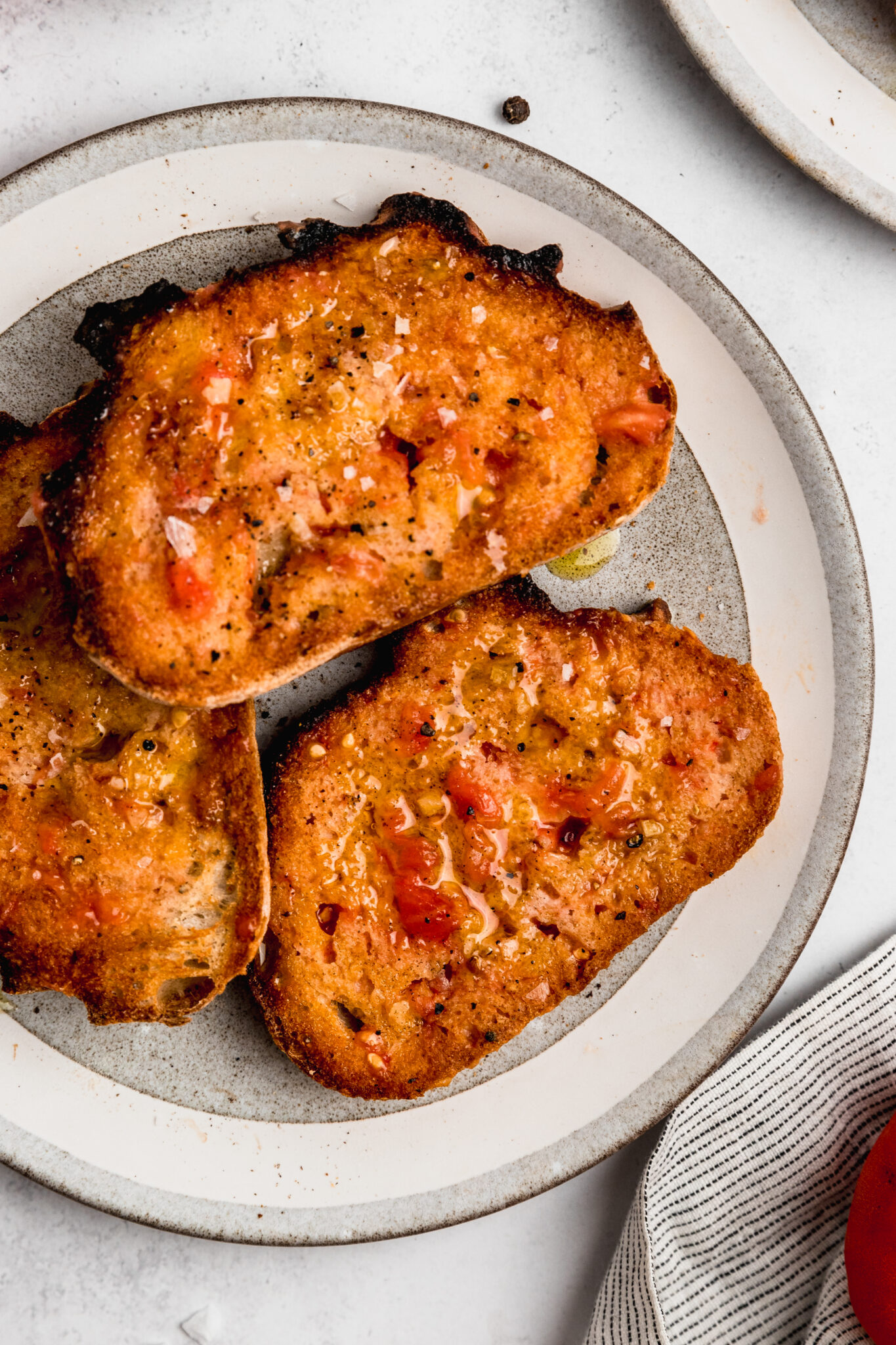 Pan con Tomate (Pa Amb Tomàquet) con 3 ingredientes - Cravings Journal