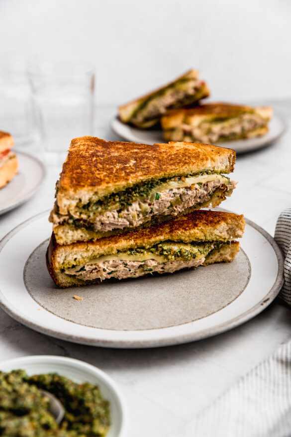 Sandwich de atún y queso caliente - Cravings Journal